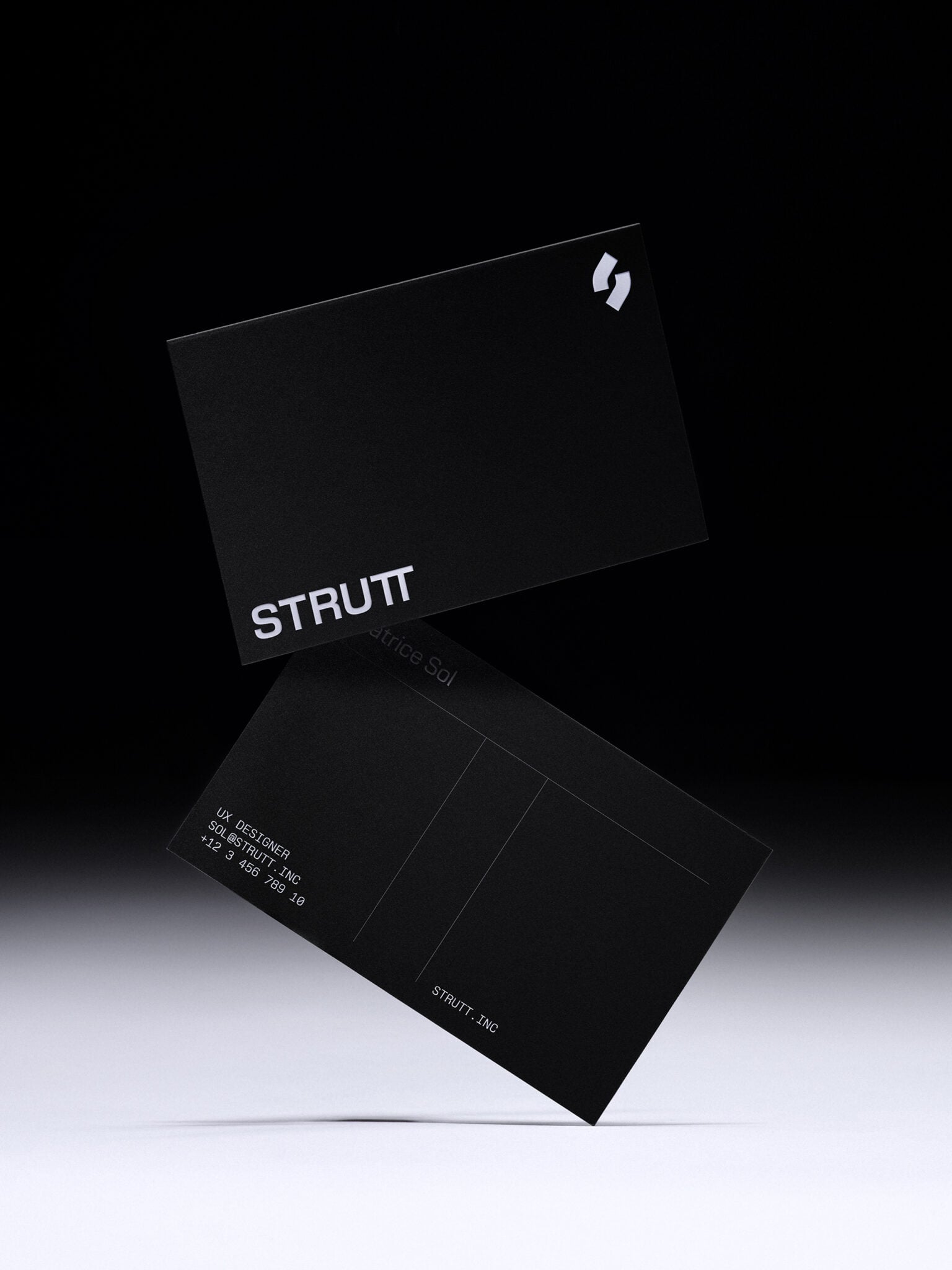 Strutt - Studio Oker